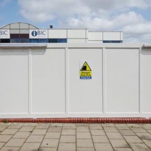 What are the benefits of post on block site hoarding?